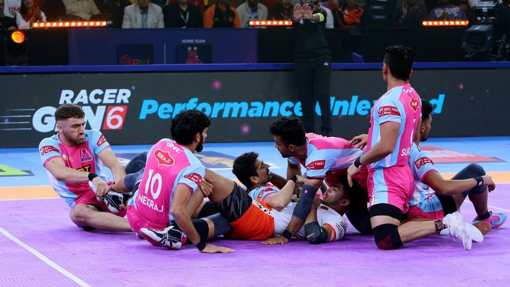 Jaipur Pink Panthers beat Puneri Paltan 30-28 in match 60 of Pro Kabaddi League Season 11