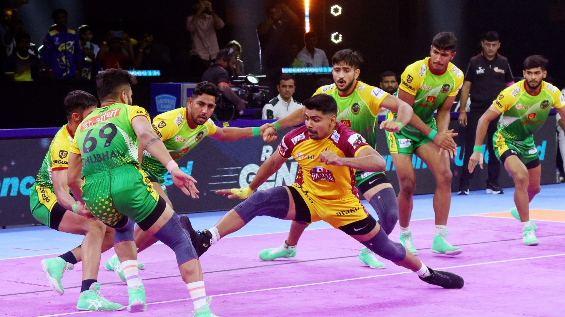 Patna Pirates vs Telugu Titans in match 120 of Pro Kabaddi Season 11