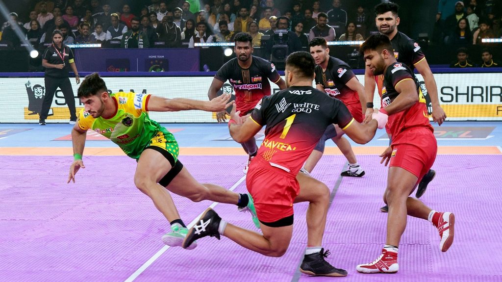Patna Pirates beat Bengaluru Bulls 54-29 in match 85 of Pro Kabaddi ...