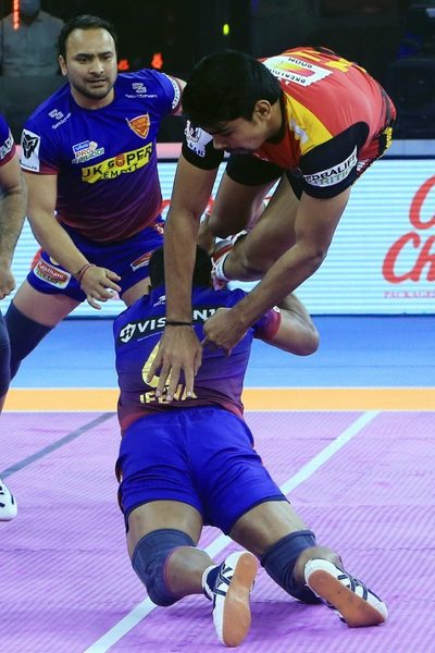 Kashiling Adake profile - Age, Raid Points, Tackles, Position, Team ...