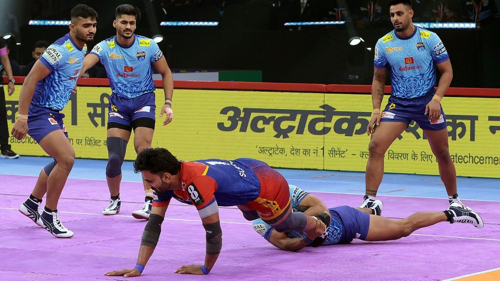 Bengal Warriors and U.P. Yoddhas play out a 37-37 tie in match 29 of ...