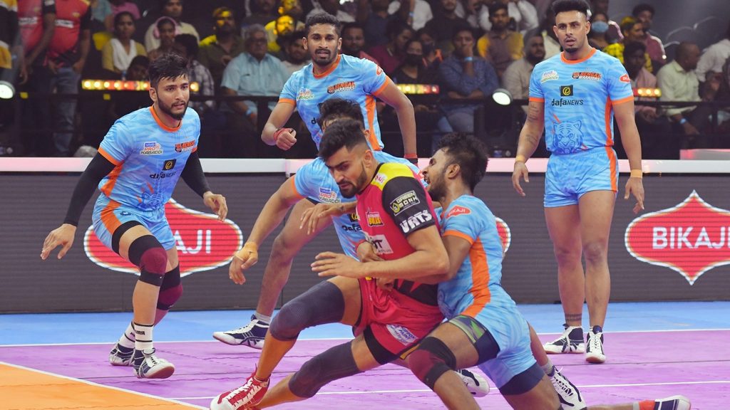Maninder Singh inspires Bengal Warriors to win over Bengaluru Bulls in ...
