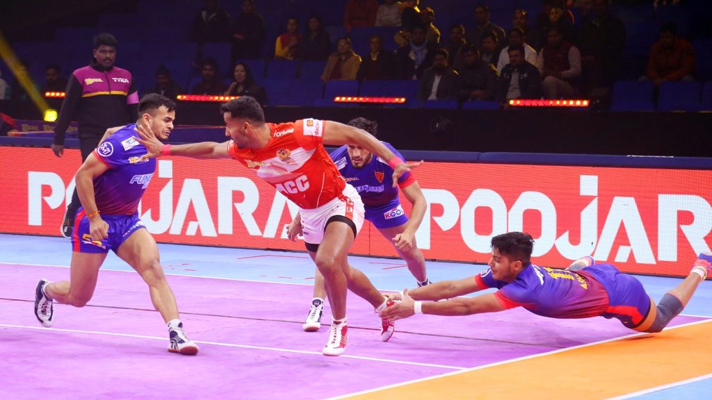 Dabang Delhi K.C. vs Gujarat Giants in match 76 of Pro Kabaddi Season 10