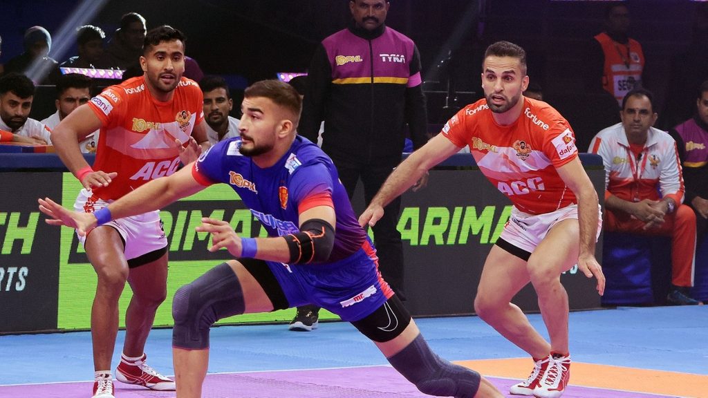 Patna Pirates contre Dabang Delhi KC dans le match 56 de la saison 10 ...