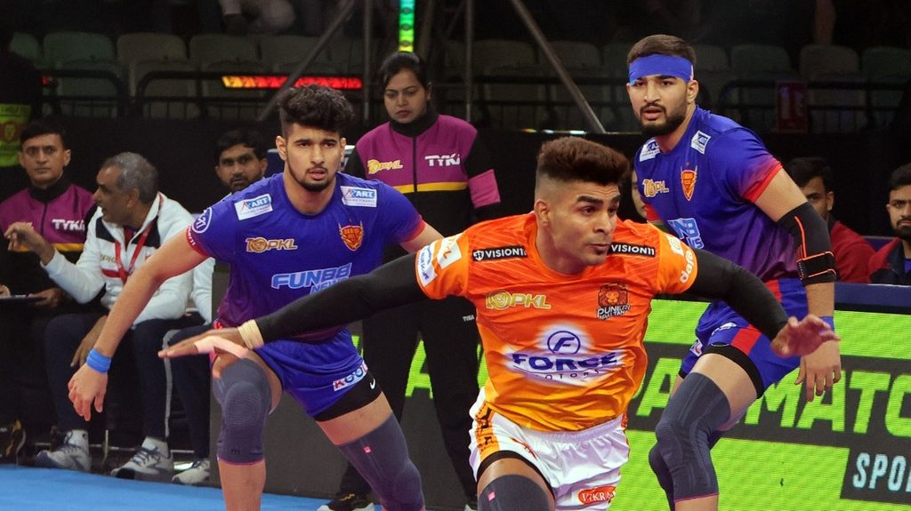 Dabang Delhi K.C. play out 30-30 tie against Puneri Paltan in match 107 ...