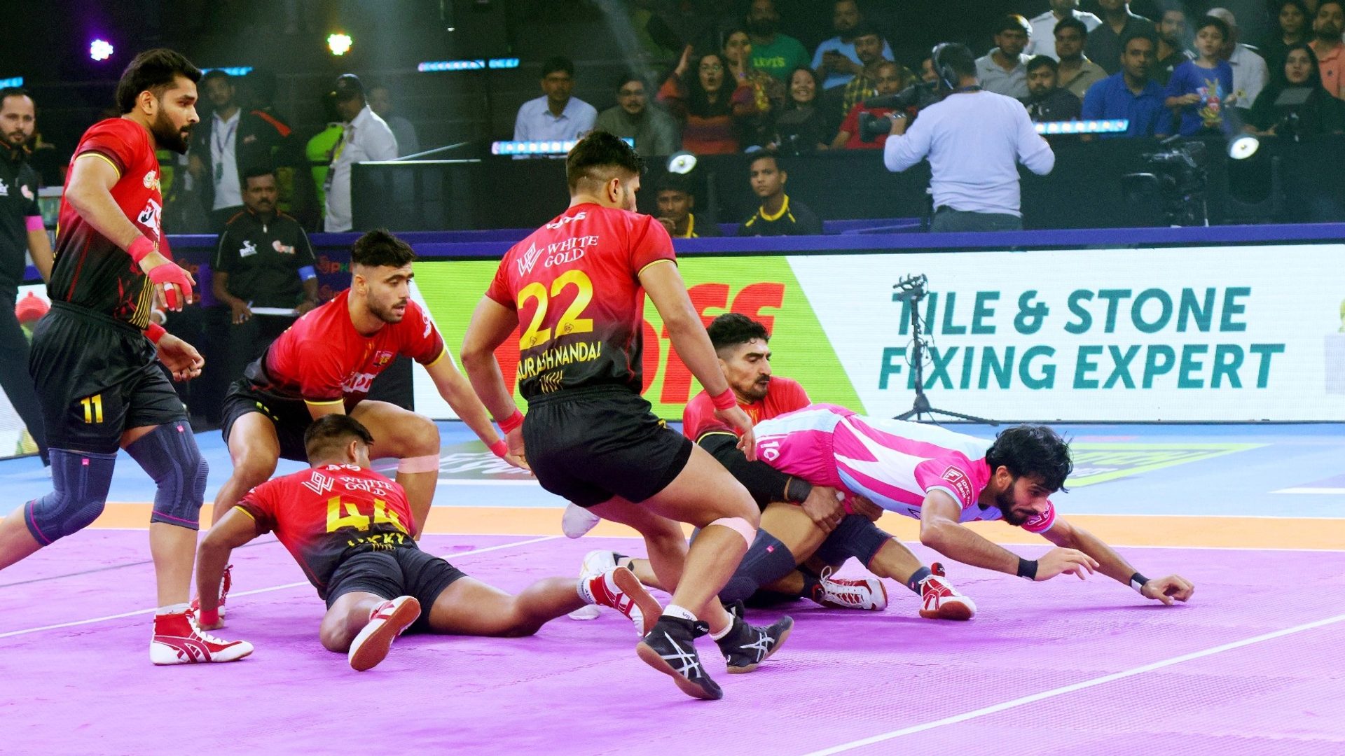 Jaipur Pink Panthers square off against Bengaluru Bulls in Match 118 of ...