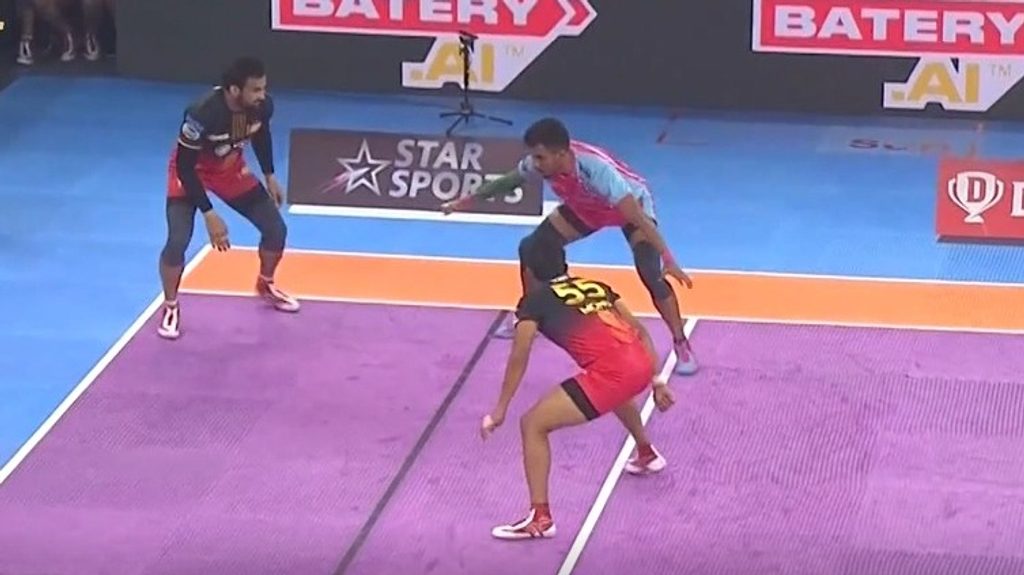 Monu’s super tackle on Arjun Deshwal | Moment of the Day: Jan 28 | PKL ...