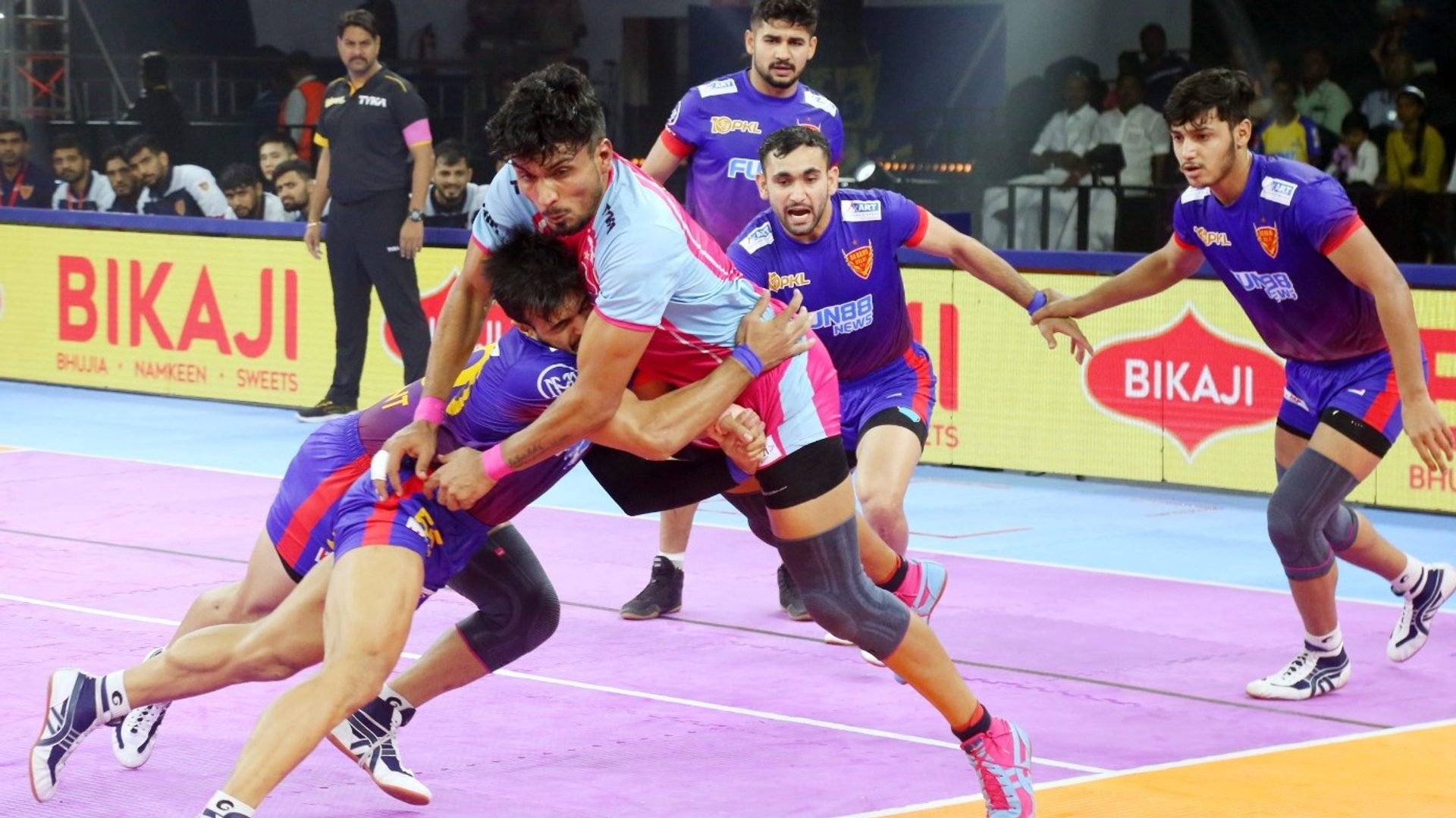 Dabang Delhi K.C. vs Jaipur Pink Panthers in match 110 of Pro Kabaddi Season 10