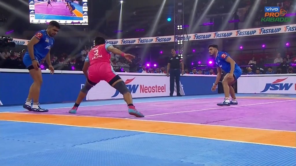 Moment of the day: Super tackle by Mohit | October 13 | vivo Pro Kabaddi