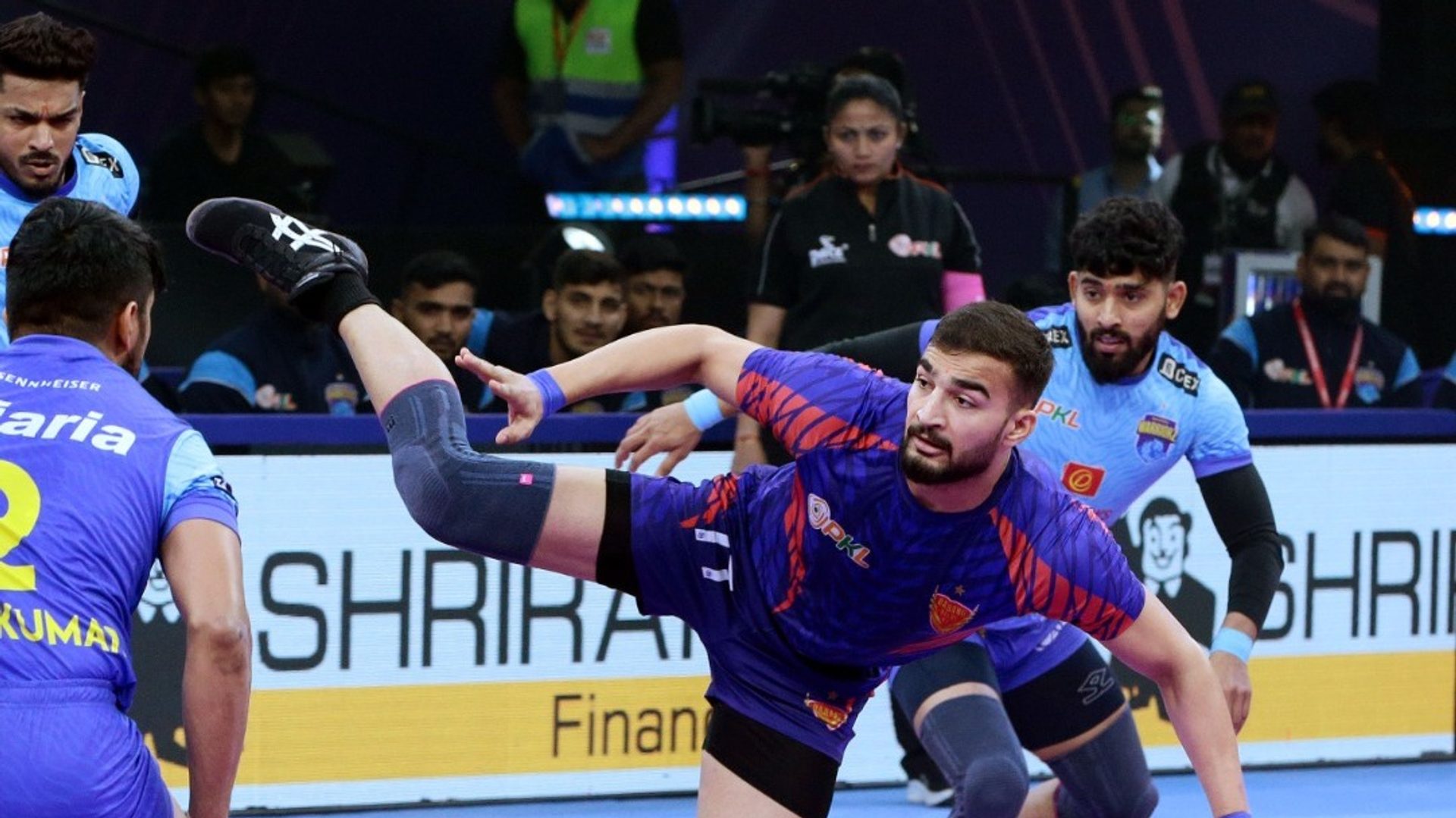 Dabang Delhi K.C. beat Bengal Warriorz 47-25 in match 115 of Pro Kabaddi League Season 11