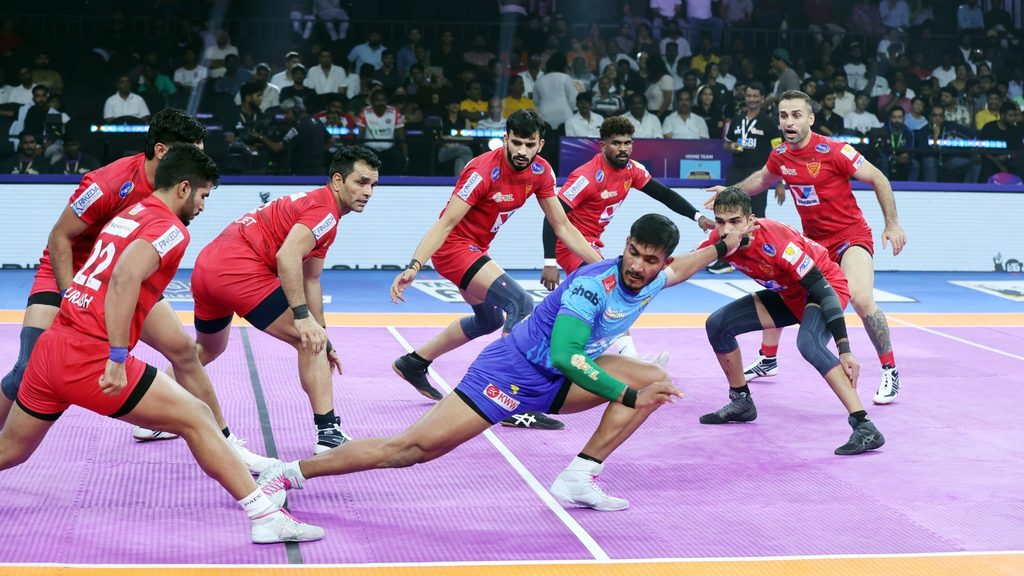 Devank and Ashish star as Bengal Warriorz edge Dabang Delhi K.C. in PKL ...